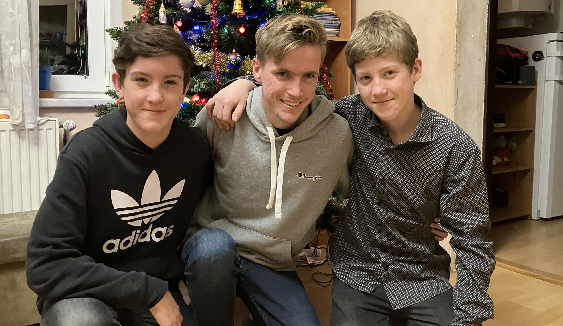 Krutý osud vzal třem bratrům oba rodiče | Patron dětí